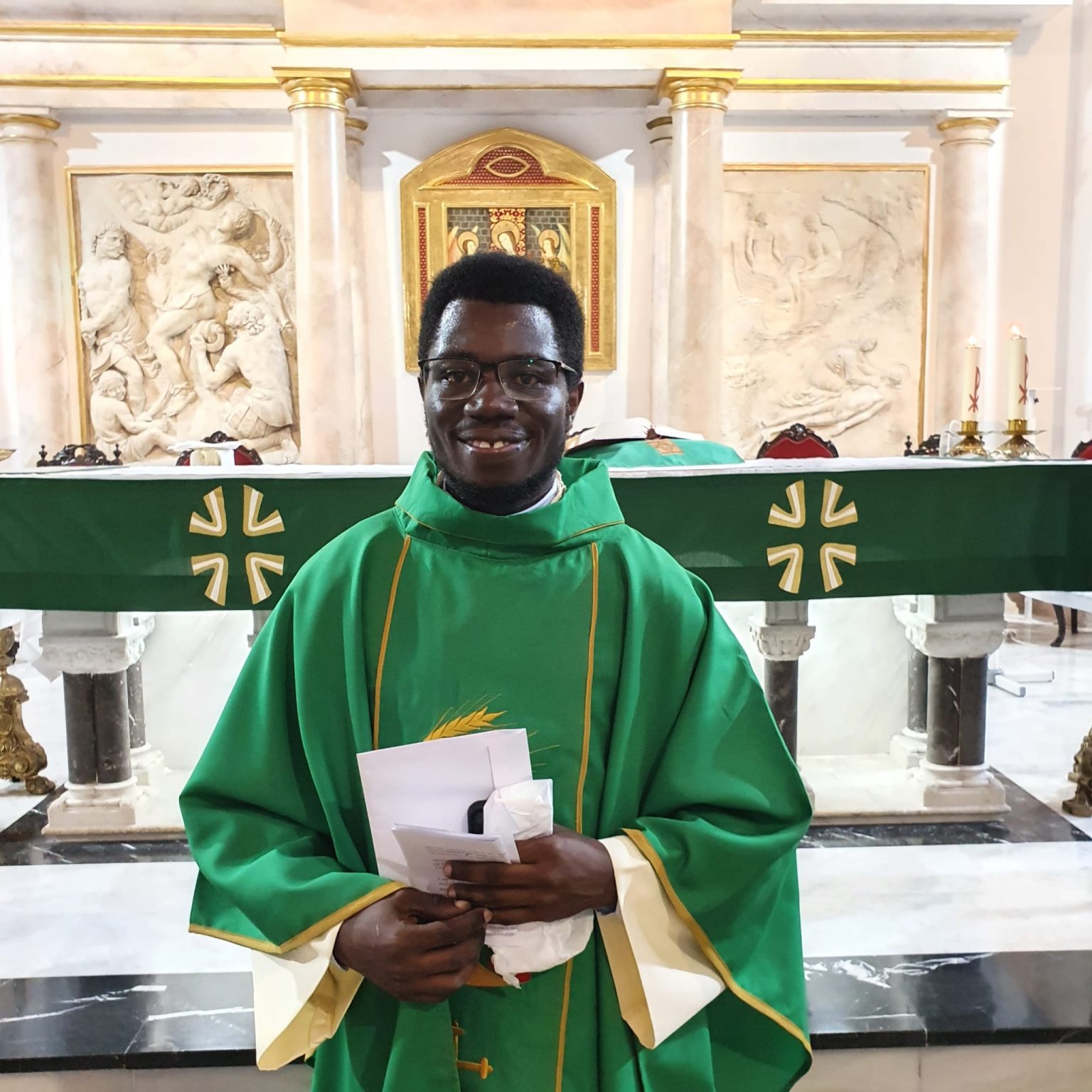PRIMERA MISA DEL PADRE PETER EN NUESTRA PARROQUIA DE CRISTO REY ...